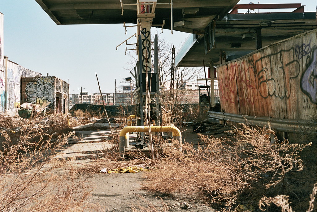 Kelly Scott Franklin, ‘Shell Station, Tennessee’ | Form in Formless Times